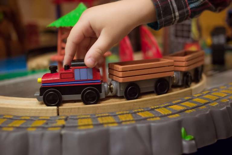 What are the benefits of playing with model trains? - MickcharlesModels