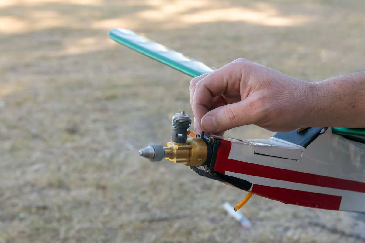 Understanding Glow Engines for RC Aircraft - MickcharlesModels