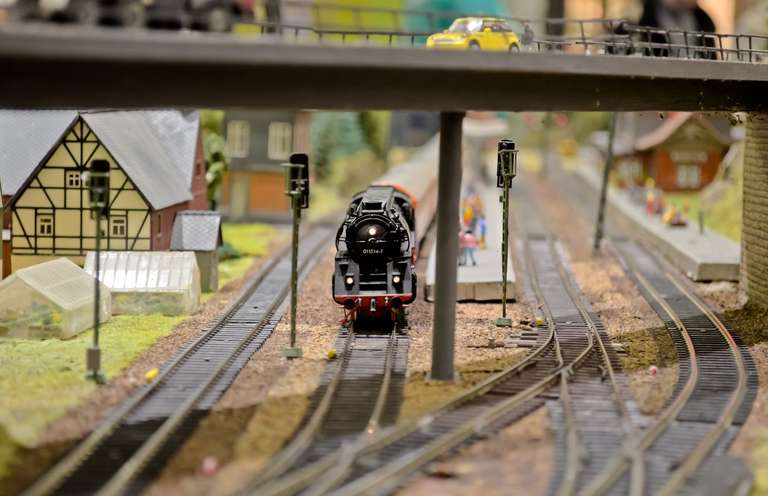 How to Use Digital Command Control (DCC) for Model Trains: Step-by-Step ...
